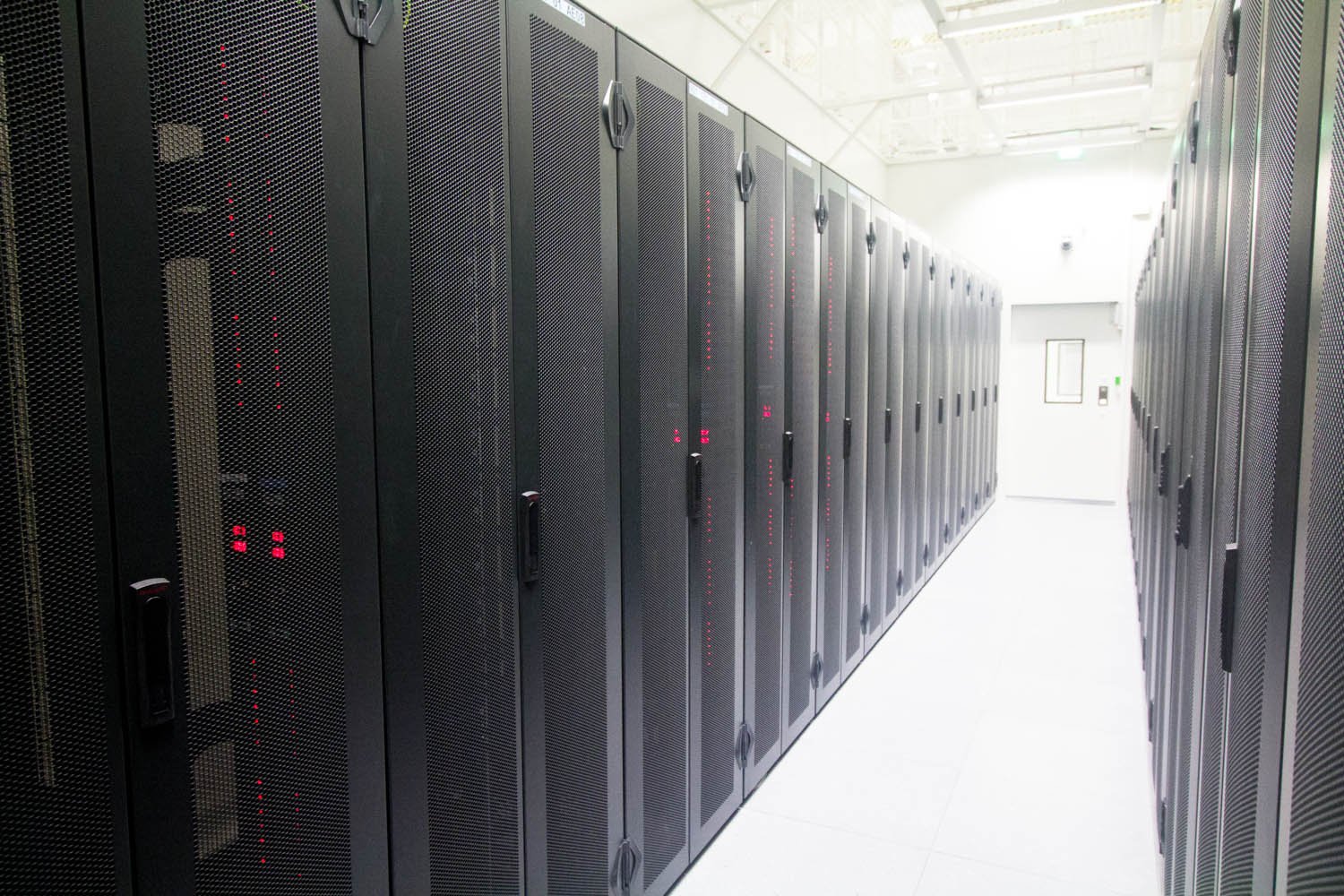 Battery configurations in data centers